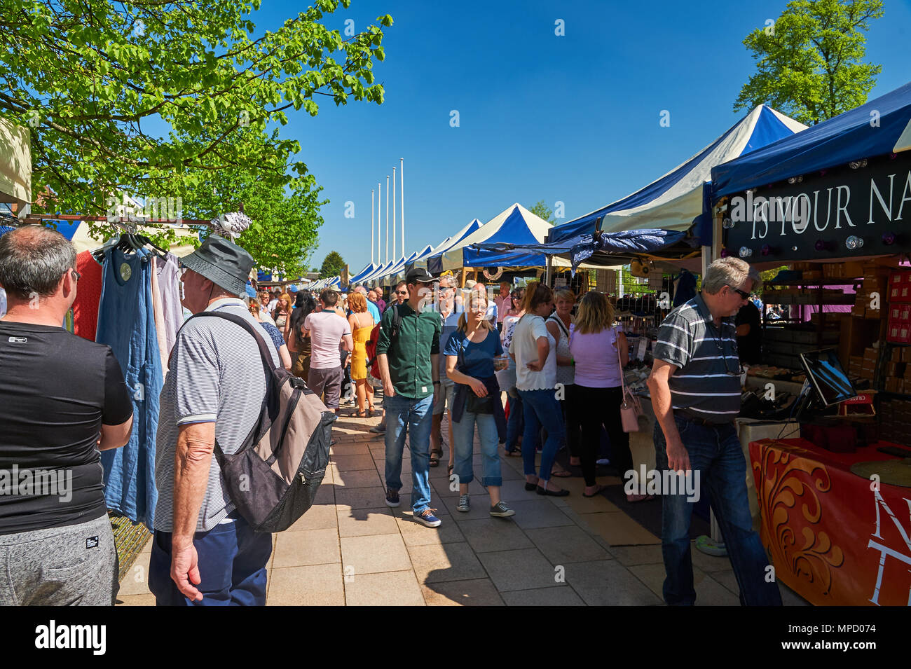 Craft market stalls hi-res stock photography and images - Alamy