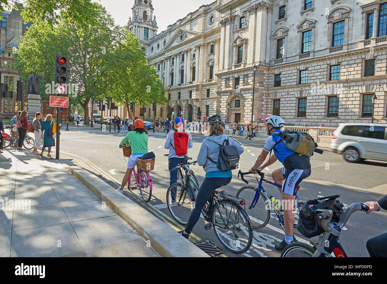 Cyclist by traffic lights hi-res stock photography and images - Alamy
