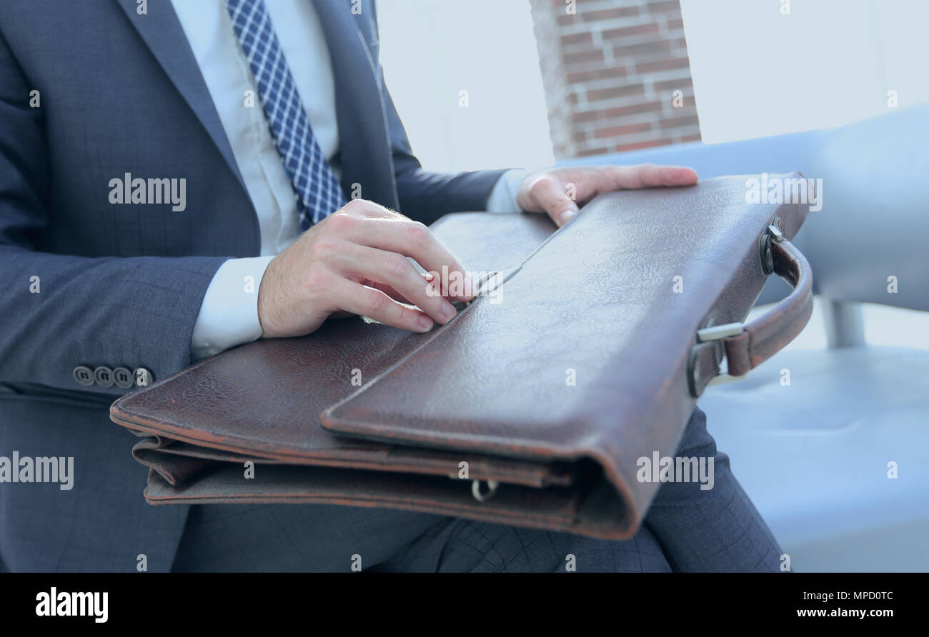 Businessmans briefcase hi-res stock photography and images - Alamy