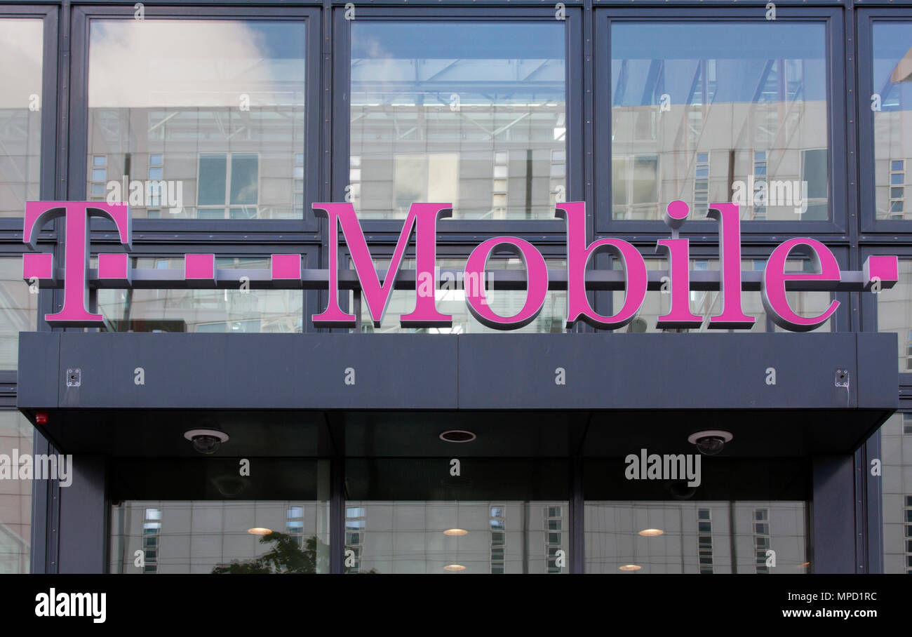 T mobile store hi-res stock photography and images - Alamy