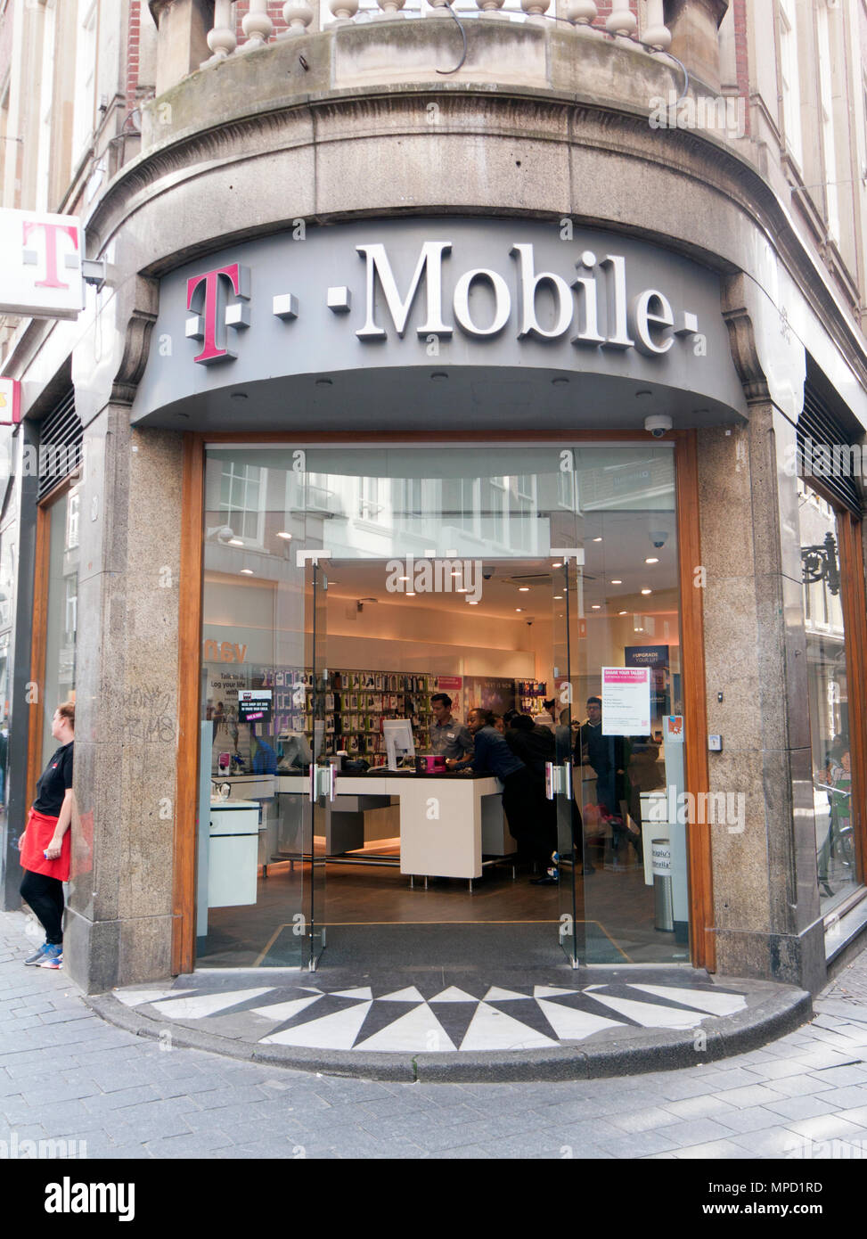 T mobile store hi-res stock photography and images - Alamy