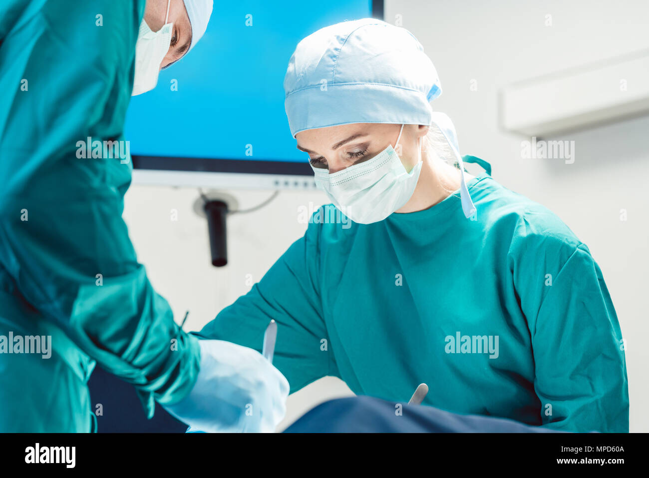 Team of surgeons in operation room during surgery Stock Photo - Alamy