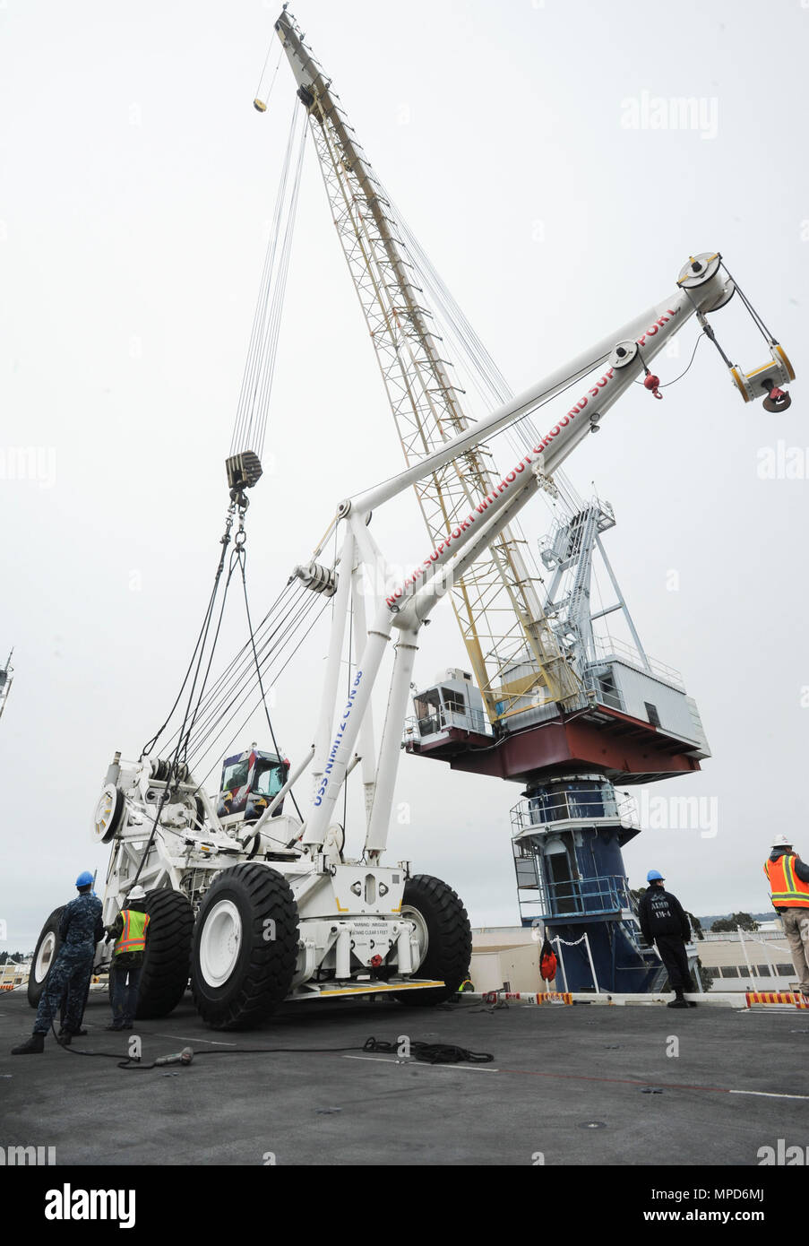 Tilly crash crane hi-res stock photography and images - Alamy