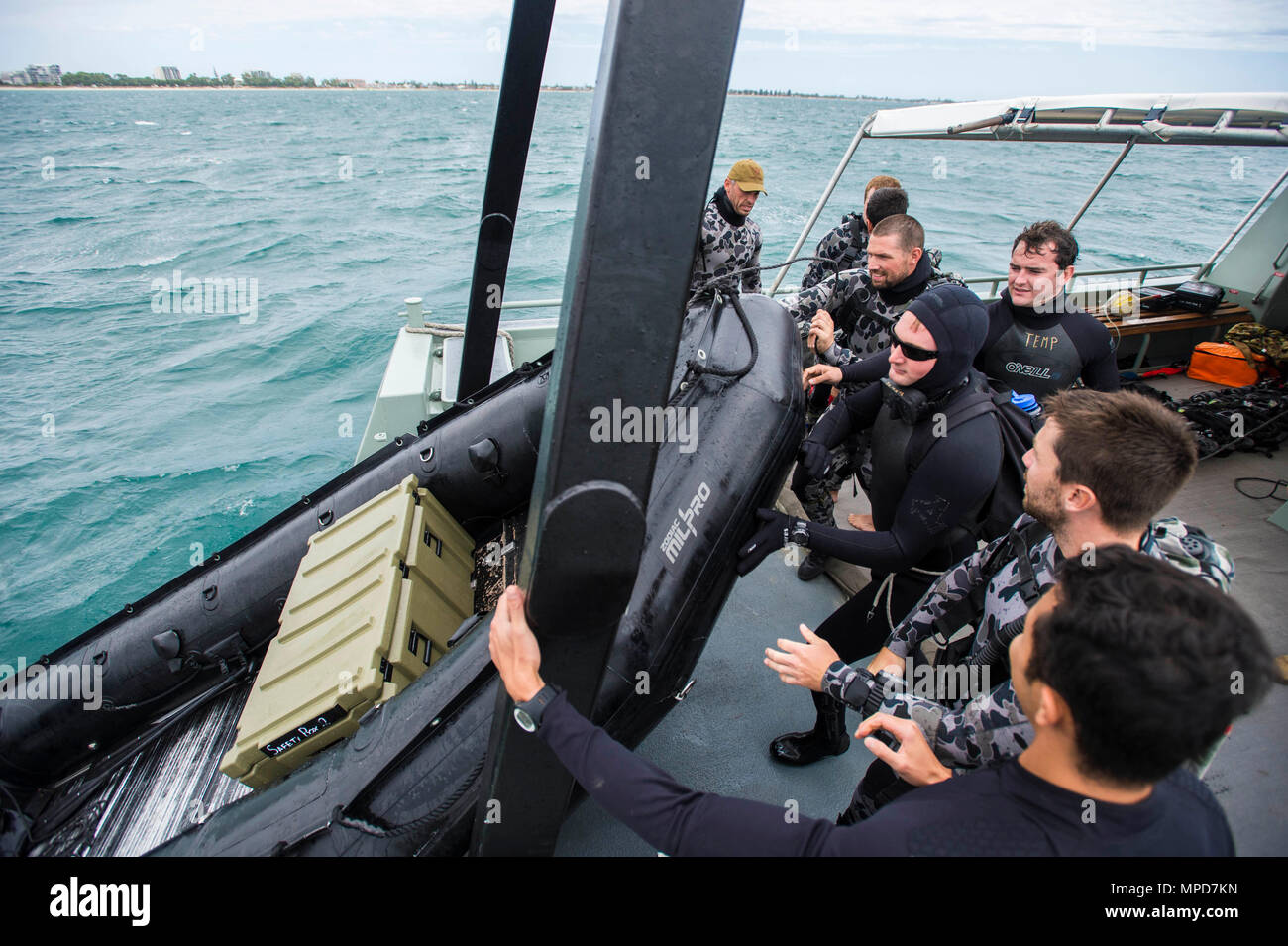 Australian clearance diving team 4 hi-res stock photography and images ...