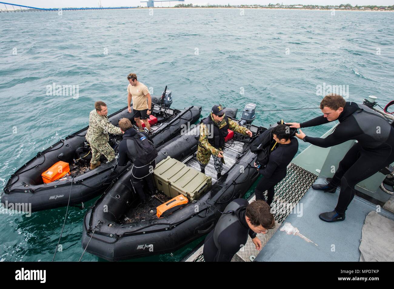 Service members assigned to Explosive Ordnance Disposal Mobile Unit ...