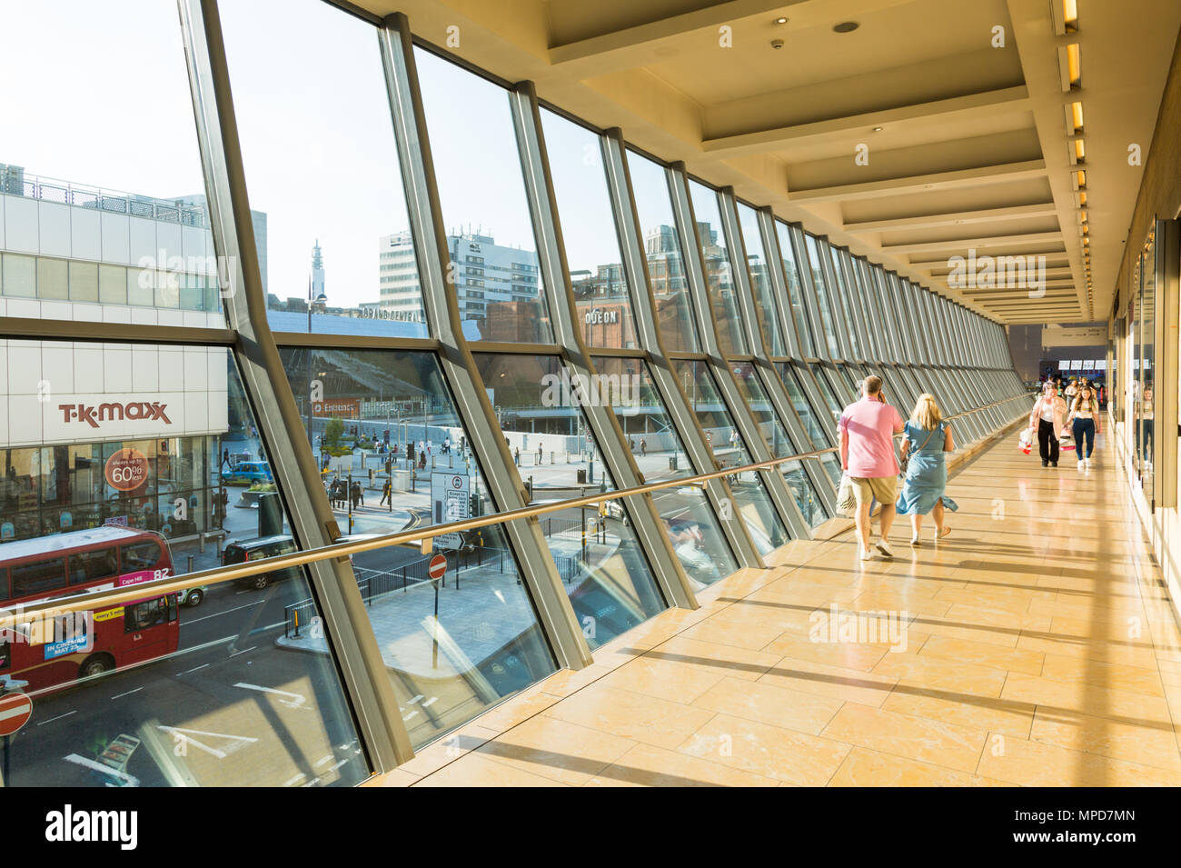 Shoppers walkway hi-res stock photography and images - Alamy