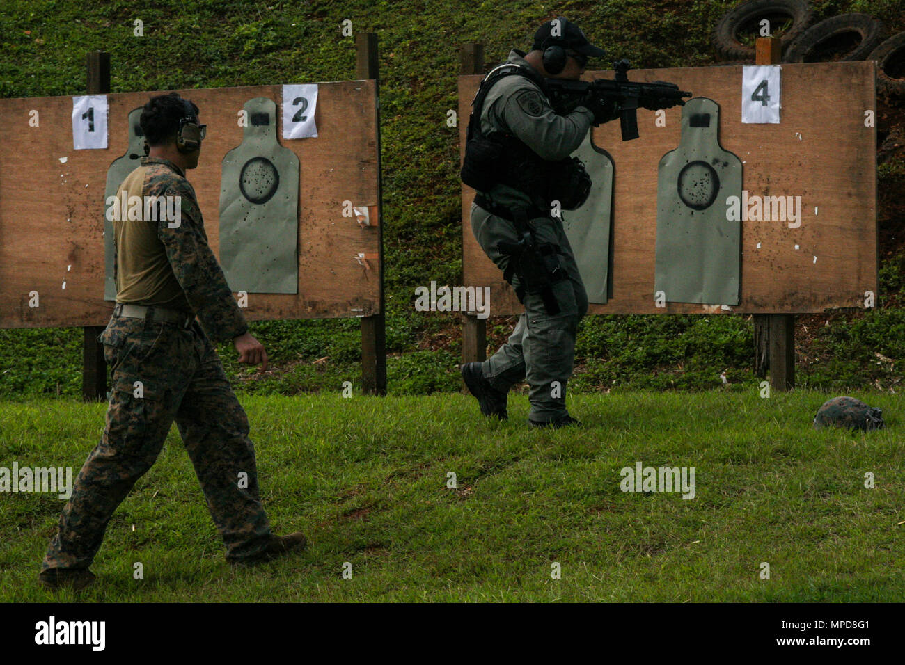 Police officers swat team members hi-res stock photography and images ...