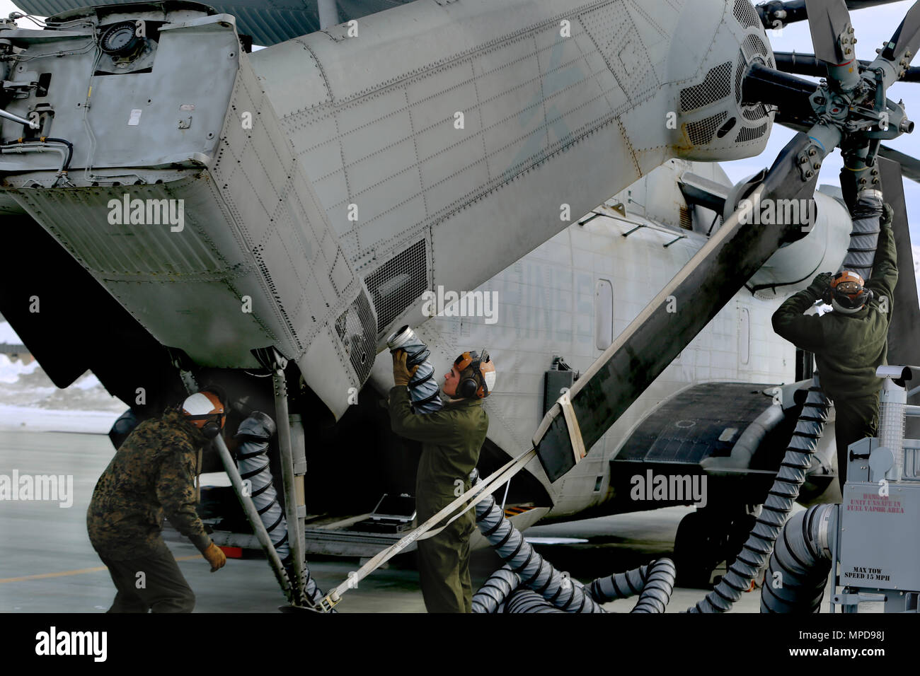 Marines with Marine Heavy Helicopter Squadron (HMH) 462 “Heavy Haulers ...