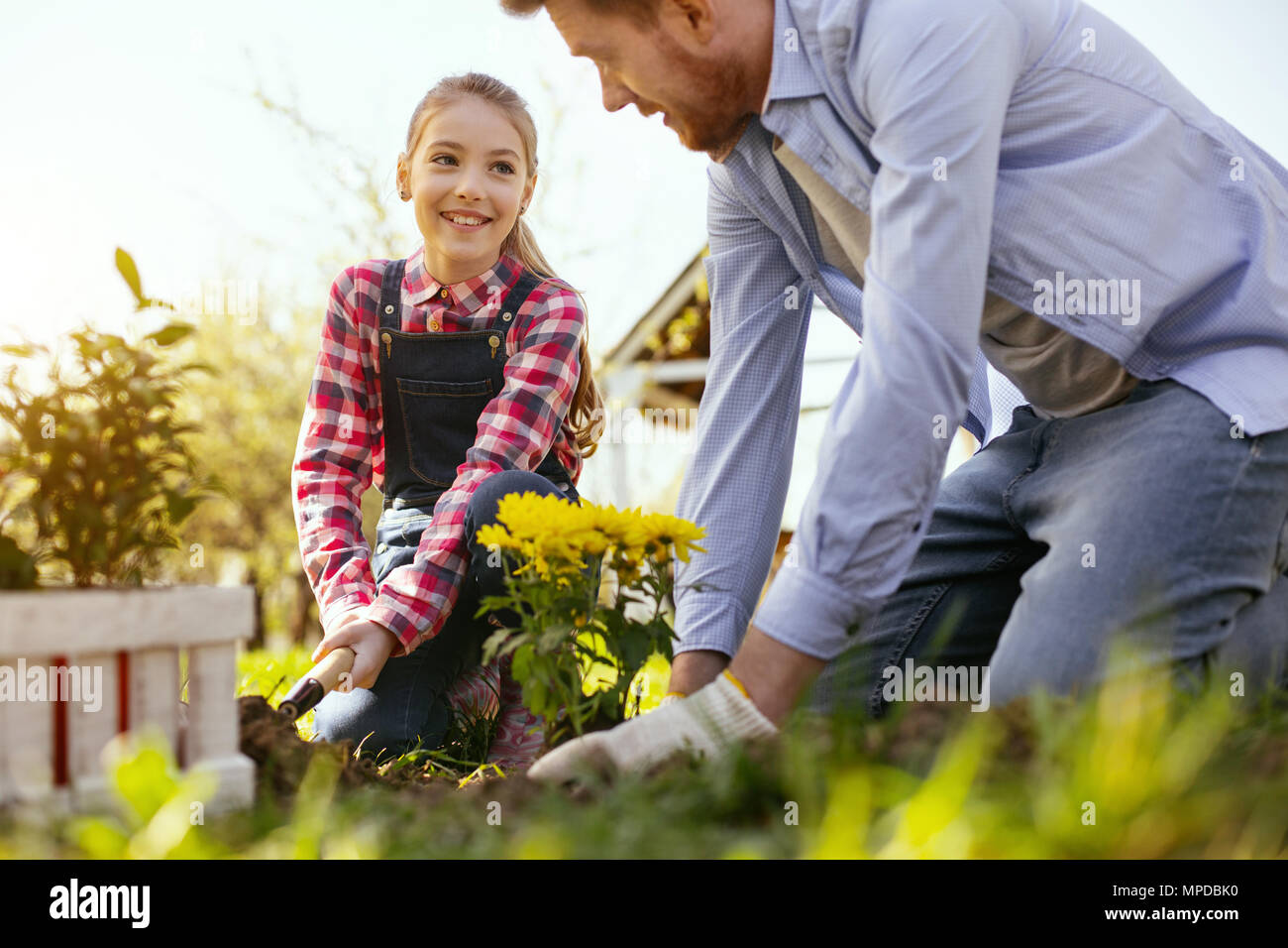 Father daughter working tools hi-res stock photography and images - Alamy