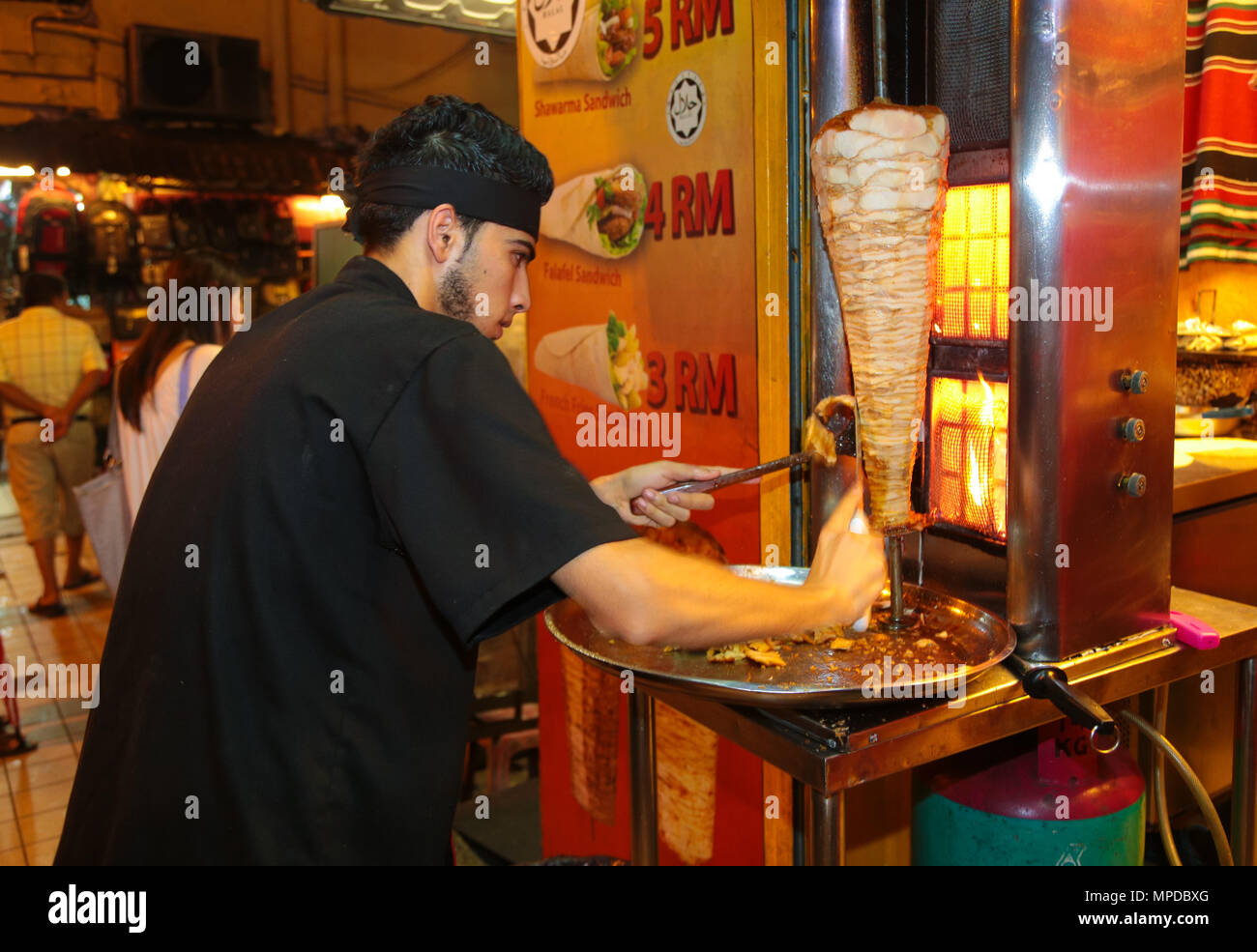 Chef cutting kebab meat hi-res stock photography and images - Alamy