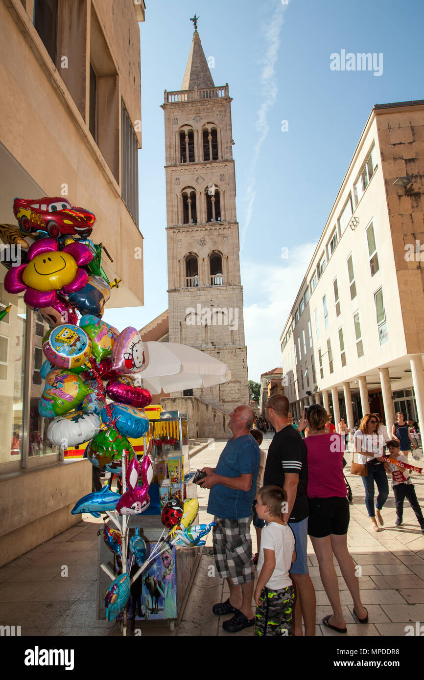 Shopping street zadar croatia hi-res stock photography and images - Alamy