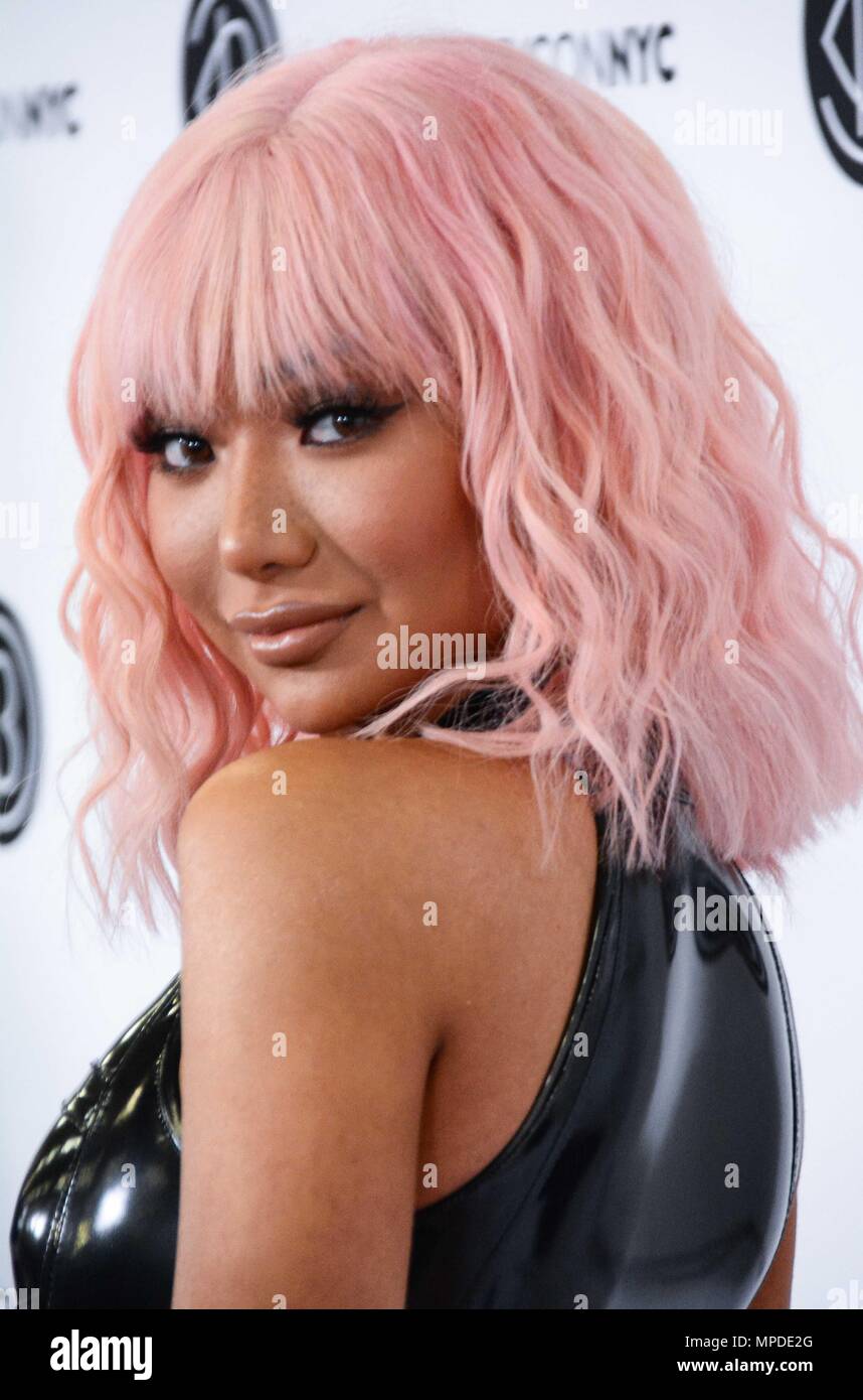 Nikita dragun hi-res stock photography and images - Alamy