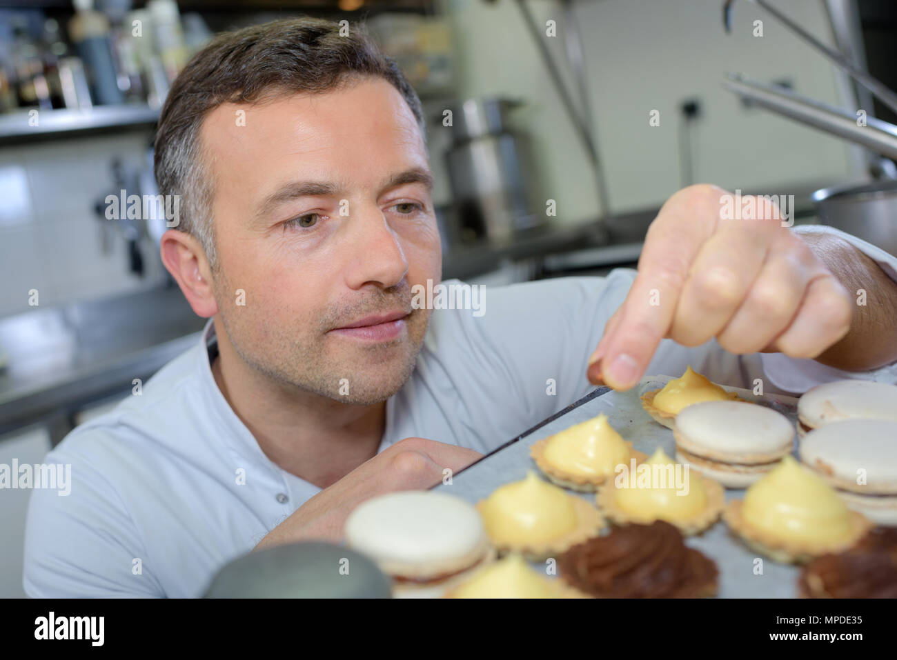Chef patissier hi-res stock photography and images - Alamy