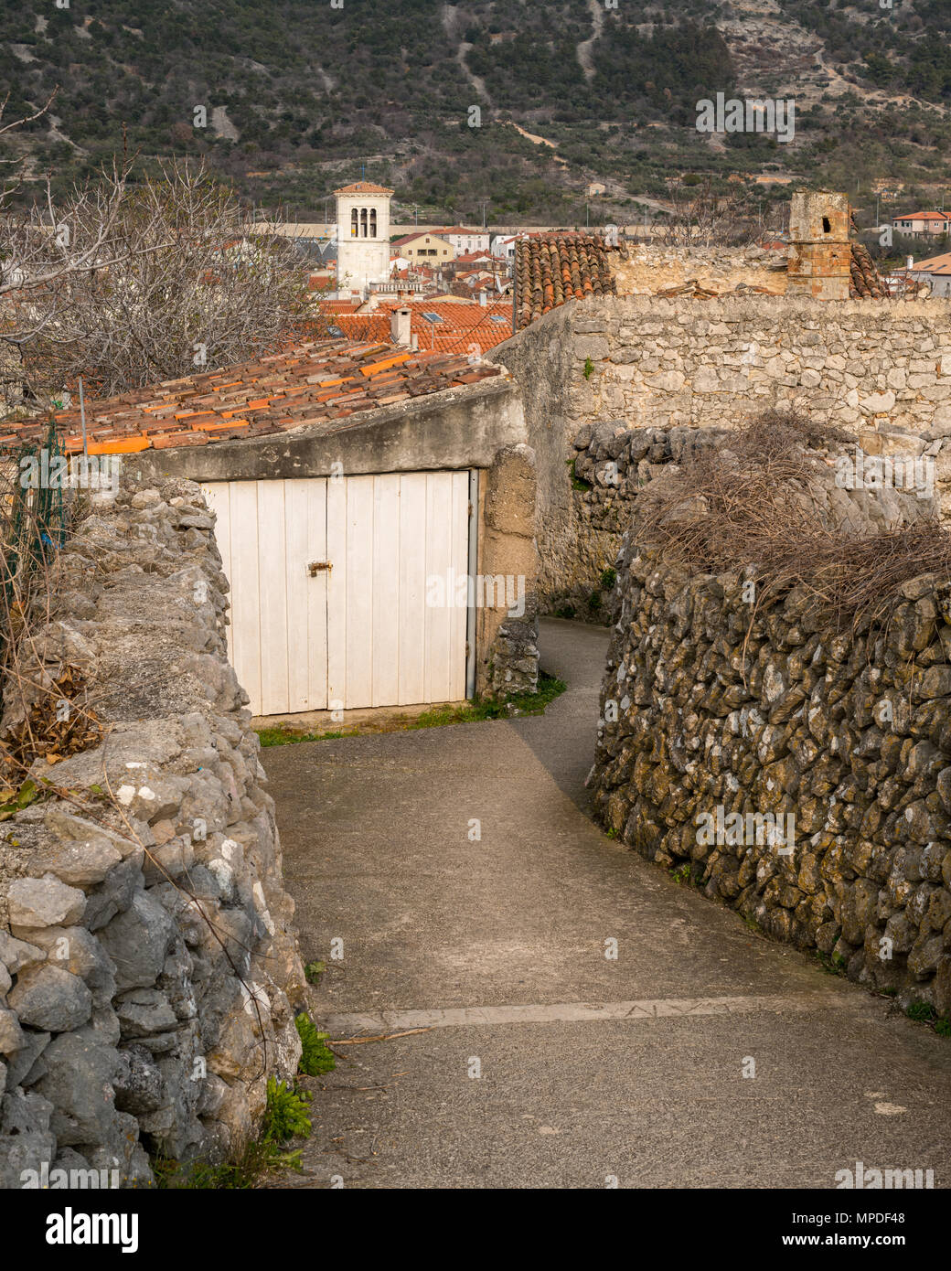 Parking garage with walkway hi-res stock photography and images - Alamy