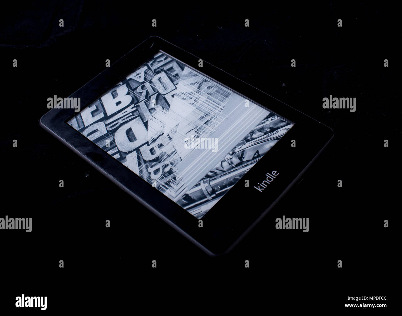 Broken e reader hi-res stock photography and images - Alamy