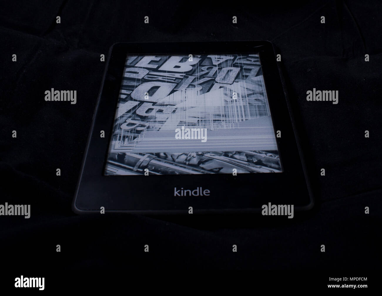 Broken e reader hi-res stock photography and images - Alamy