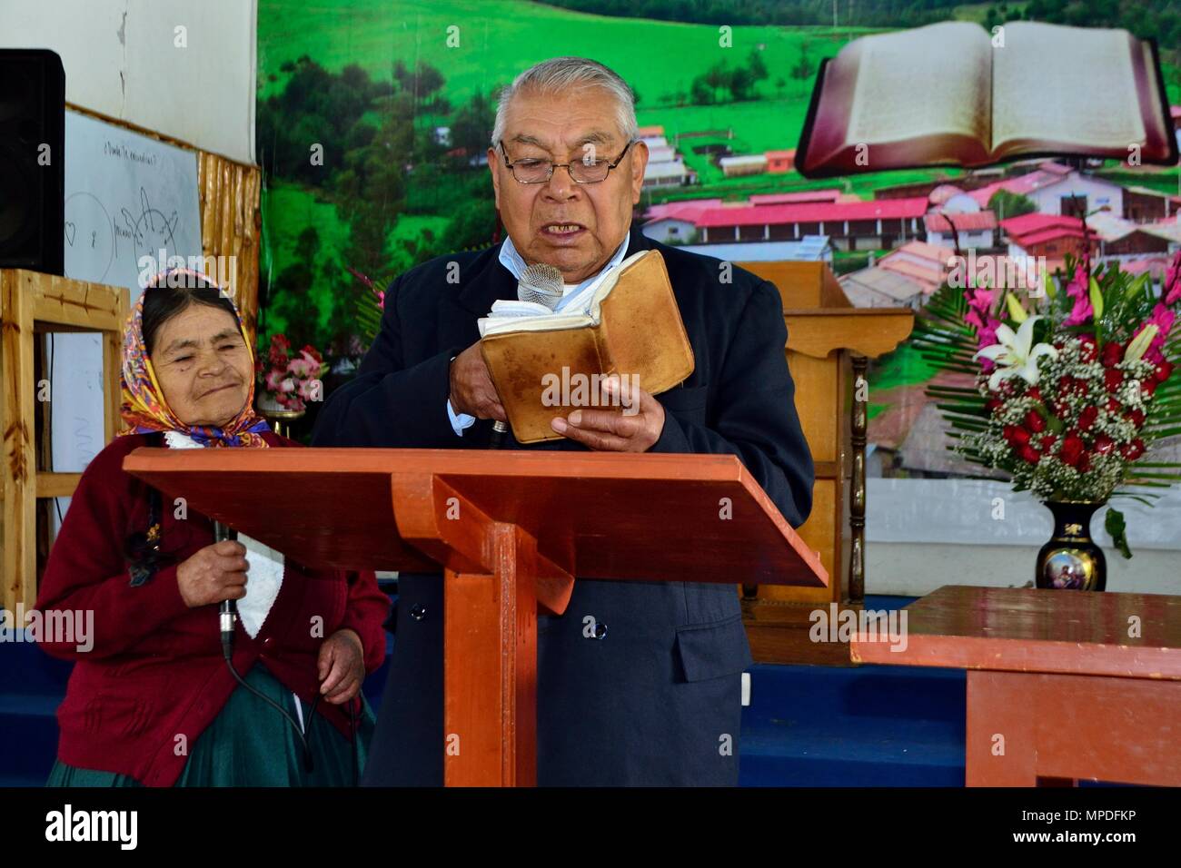 Jesus preaching in the temple hi-res stock photography and images - Alamy