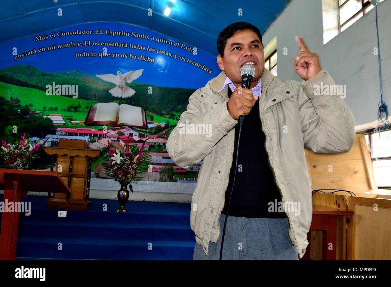 Jesus preaching in the temple hi-res stock photography and images - Alamy