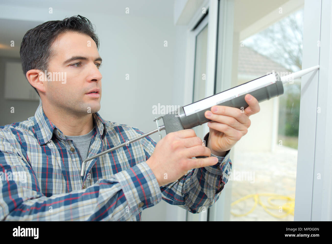 Man caulking window hi-res stock photography and images - Alamy