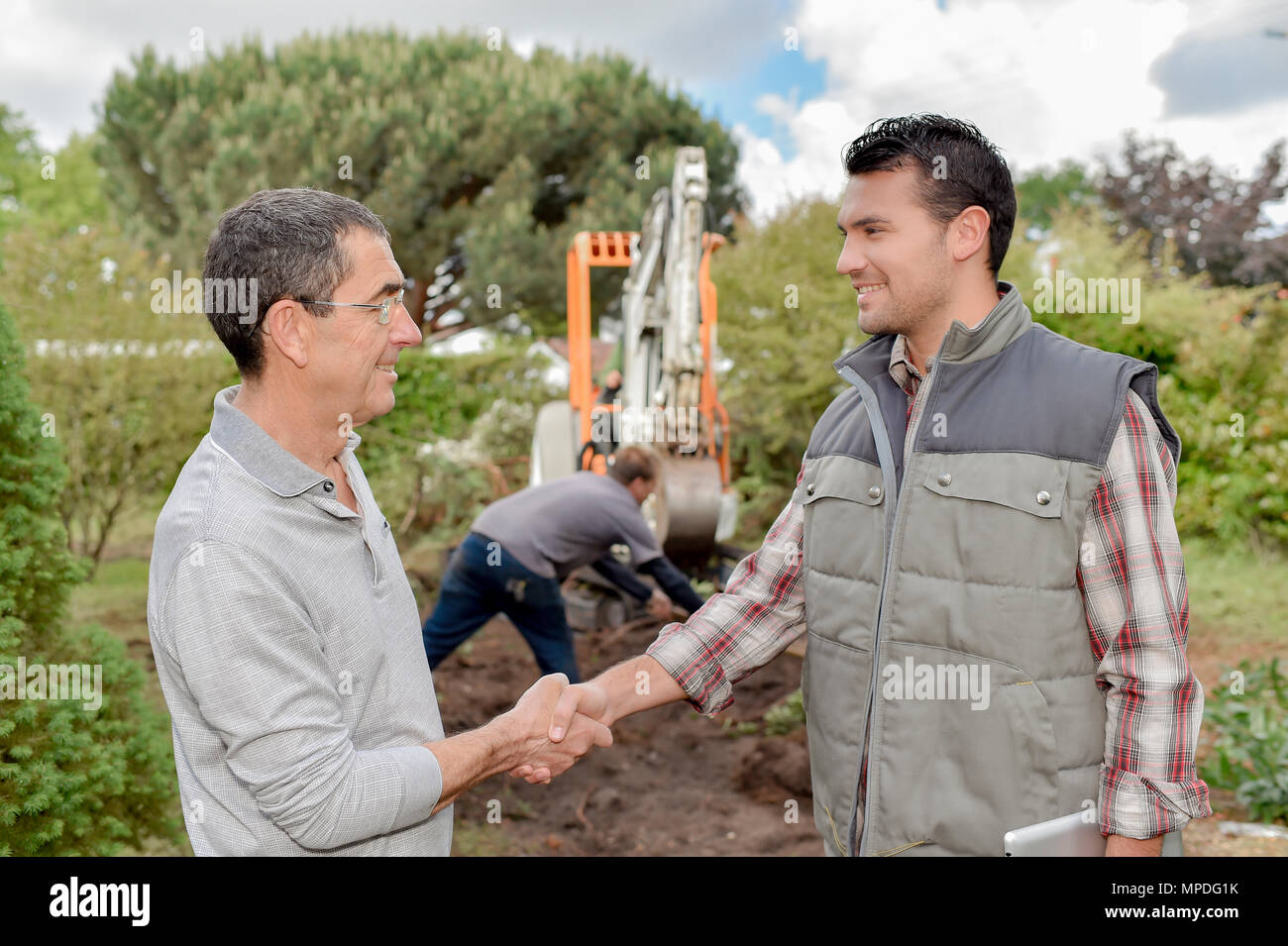 Outdoor handshake hi-res stock photography and images - Alamy