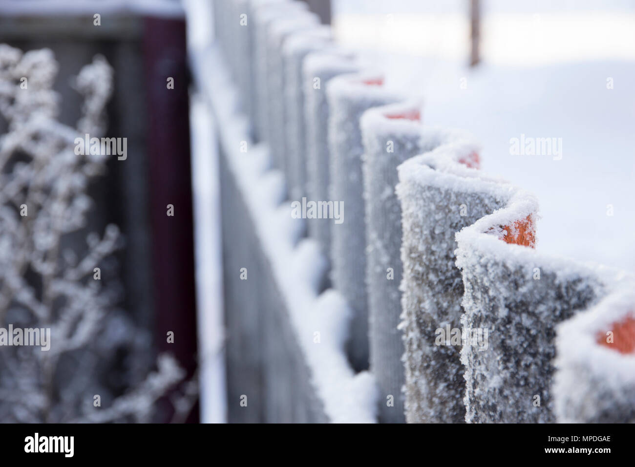 Wavy fence hi-res stock photography and images - Alamy