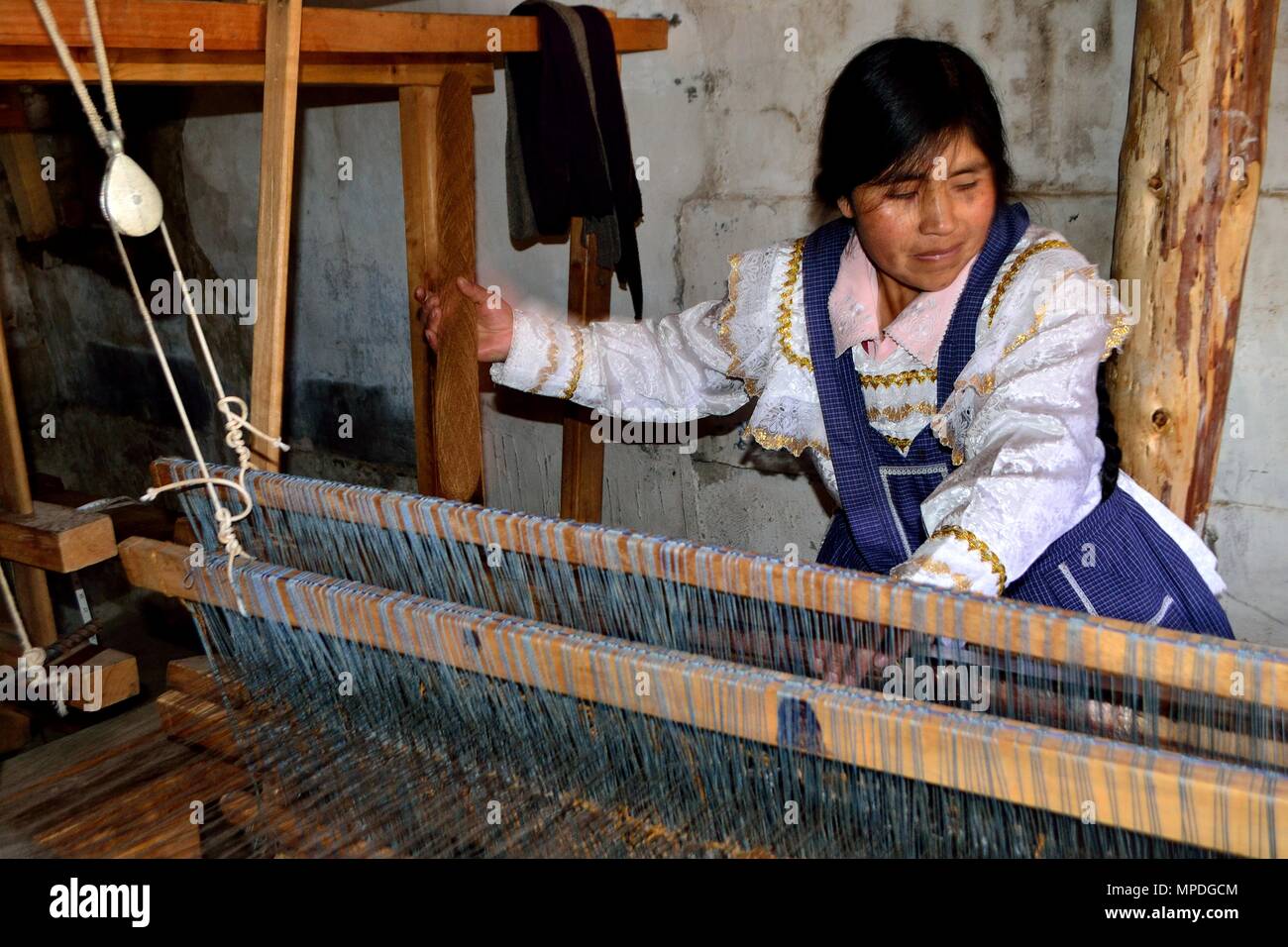 Hand Loom - Handcraft shop in GRANJA PORCON - Evangelical cooperative ...