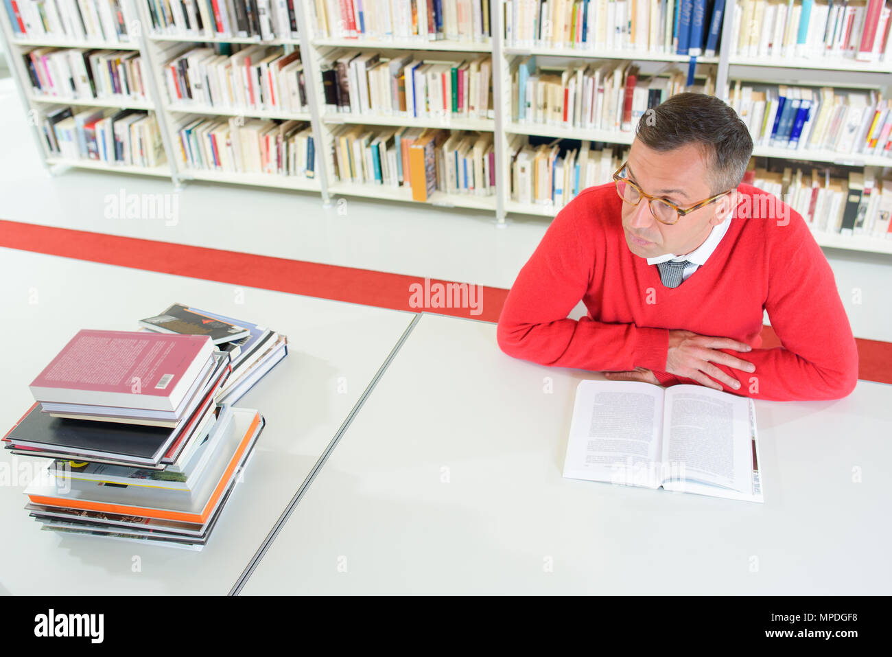 man in the library Stock Photo - Alamy