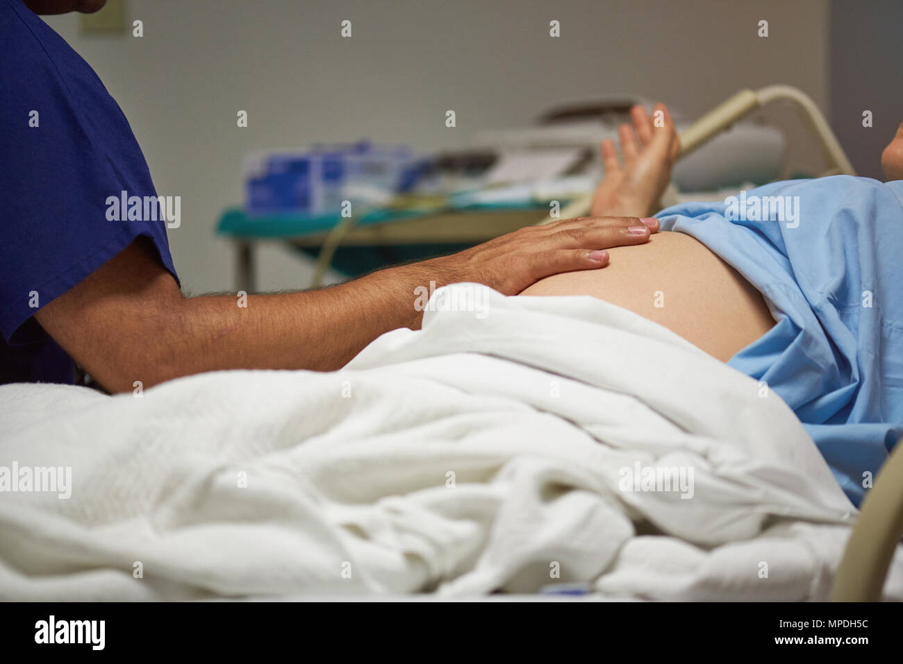 Doctor examining pregnant woman belly before delivery of newborn Stock ...