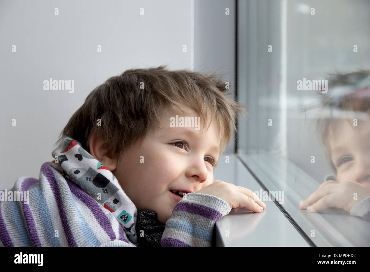Five-year boy leaned on window sill and dreams Stock Photo - Alamy