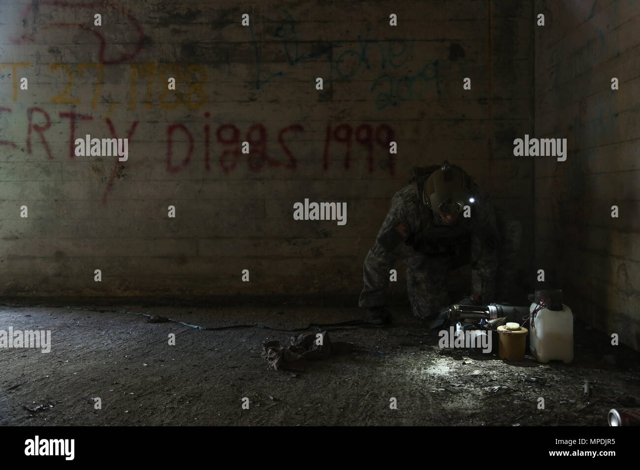 A U.S. Army First Lieutenant from the 18th Ordnance Company (EOD ...