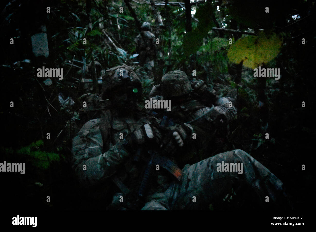 Recon team members from the Royal Australian Air Force No. 1 Security ...