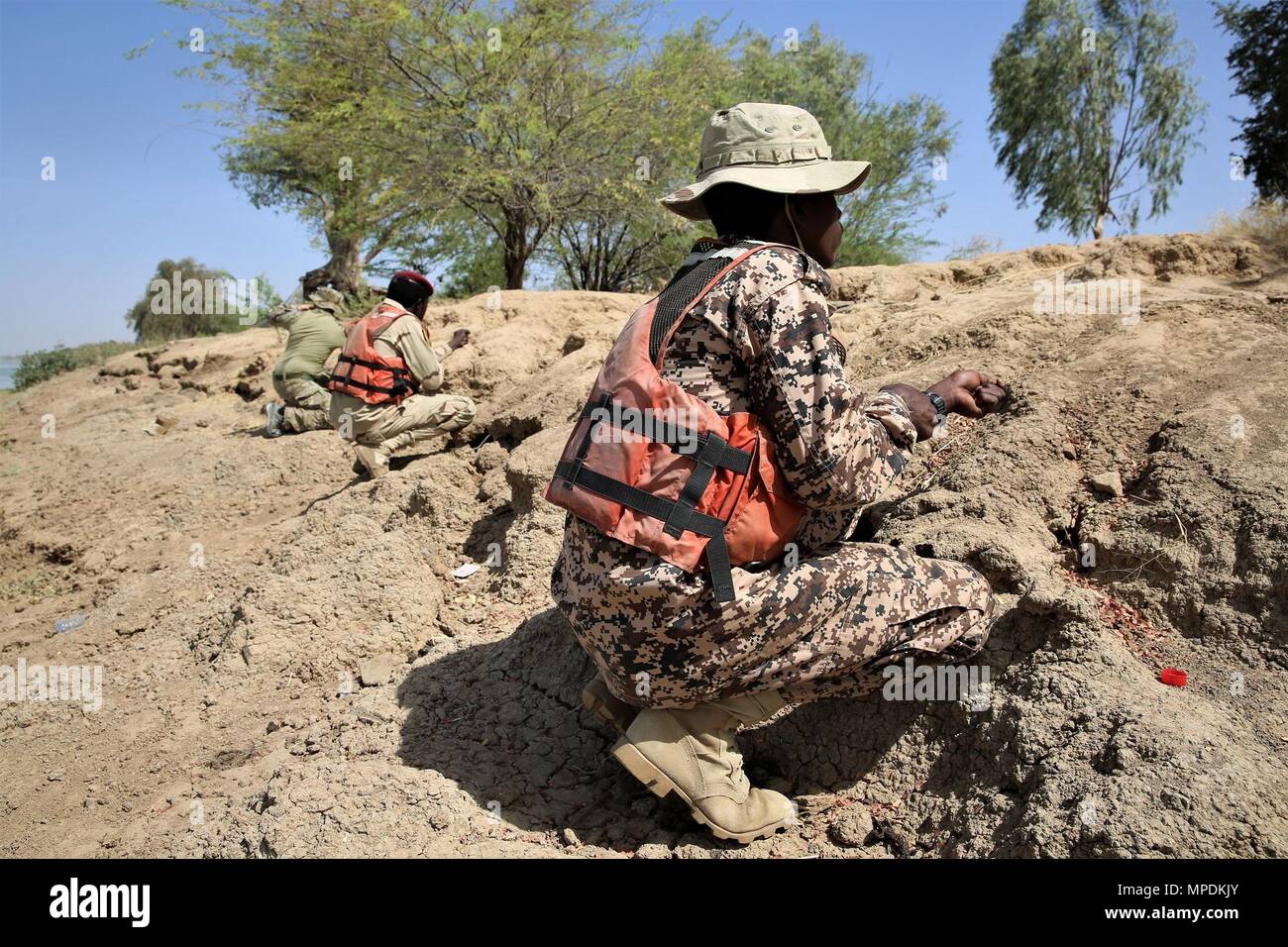 A U.S. Army Special Operations Soldier along with soldiers from the ...