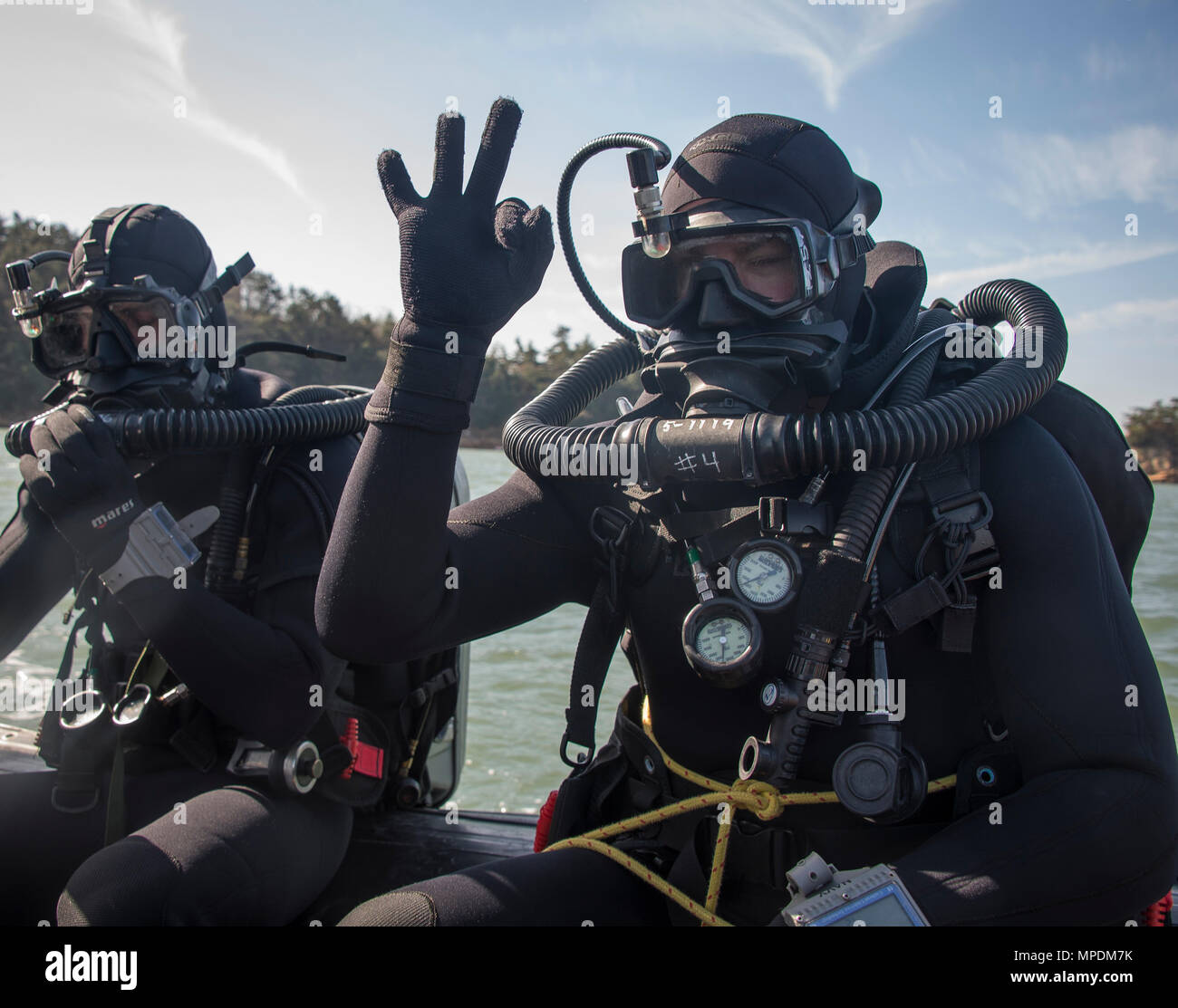 EOD technicians from Mobile Unit 5, Platoon 501, conduct a diving ...