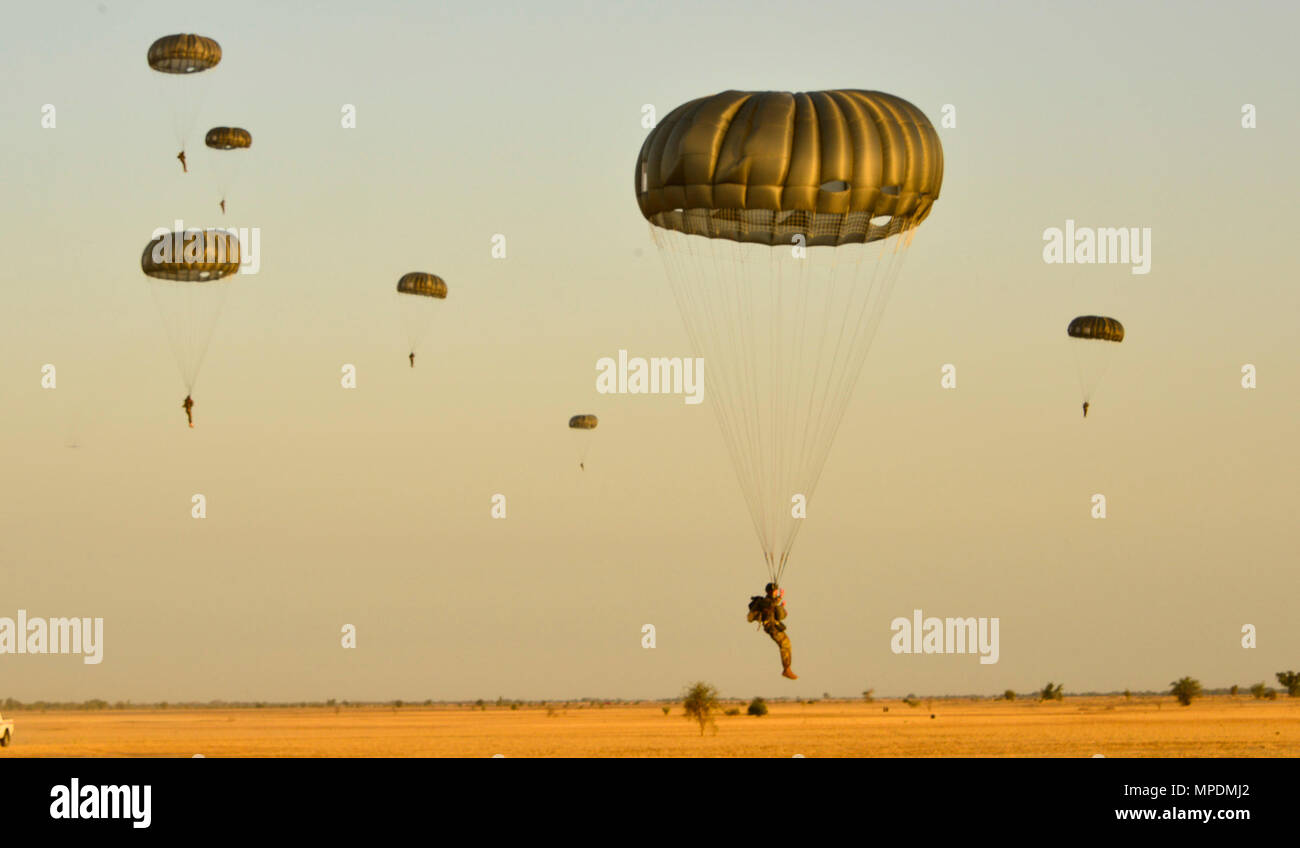 Parachute niger hi-res stock photography and images - Alamy
