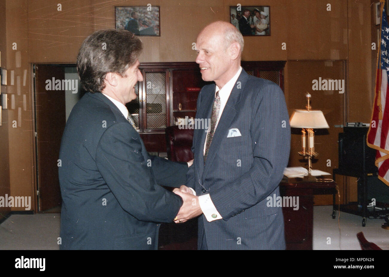 men talking and shaking hands Stock Photo - Alamy