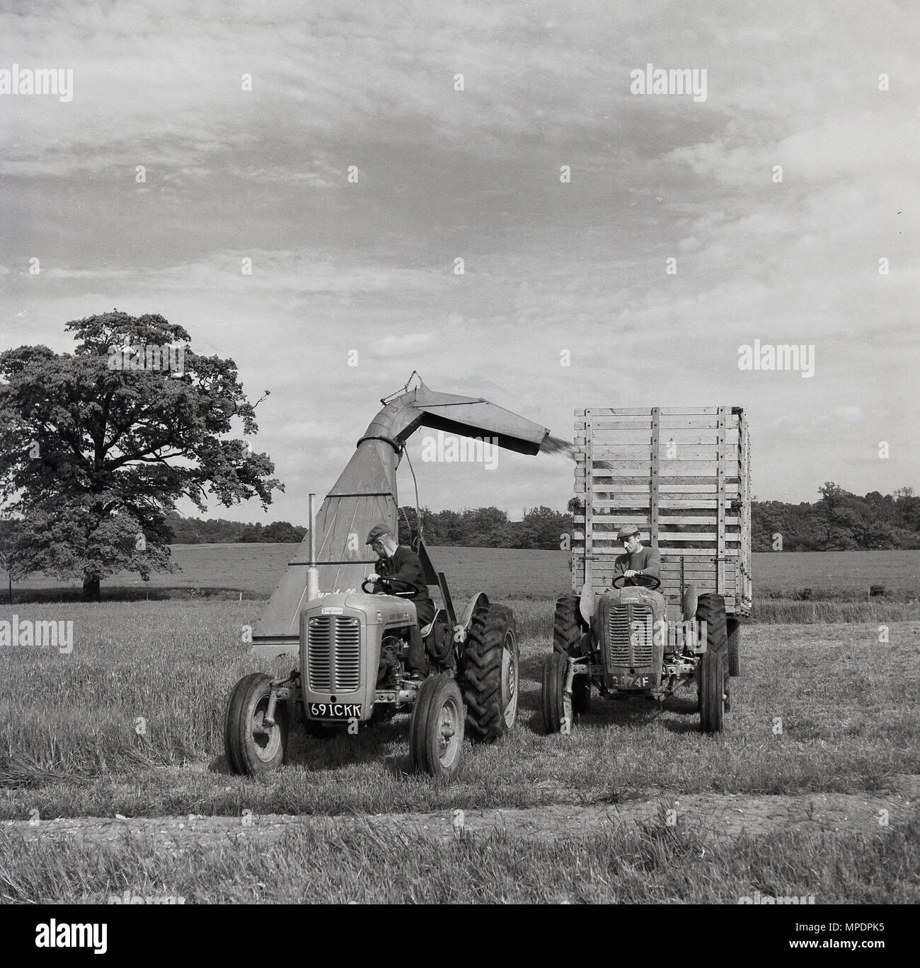 1950s era tractor hi-res stock photography and images - Alamy