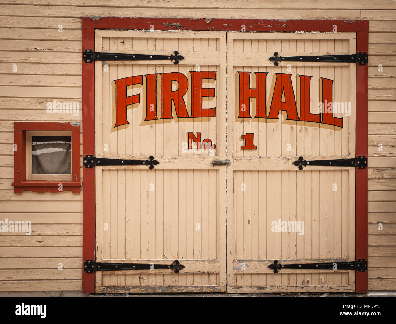 Firehouse door hi-res stock photography and images - Alamy
