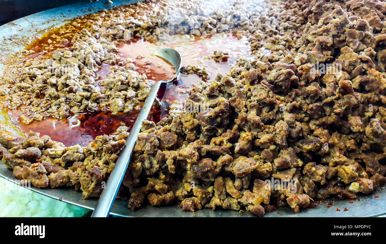 Turkish et kavurma / Roasted meat in pan. fast food Stock Photo - Alamy