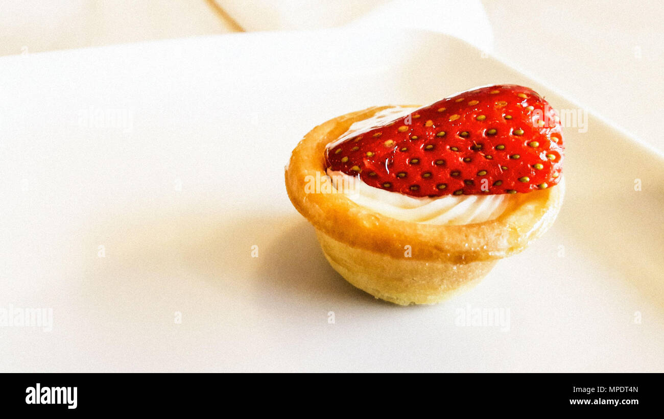 Mini tartlet hi-res stock photography and images - Alamy