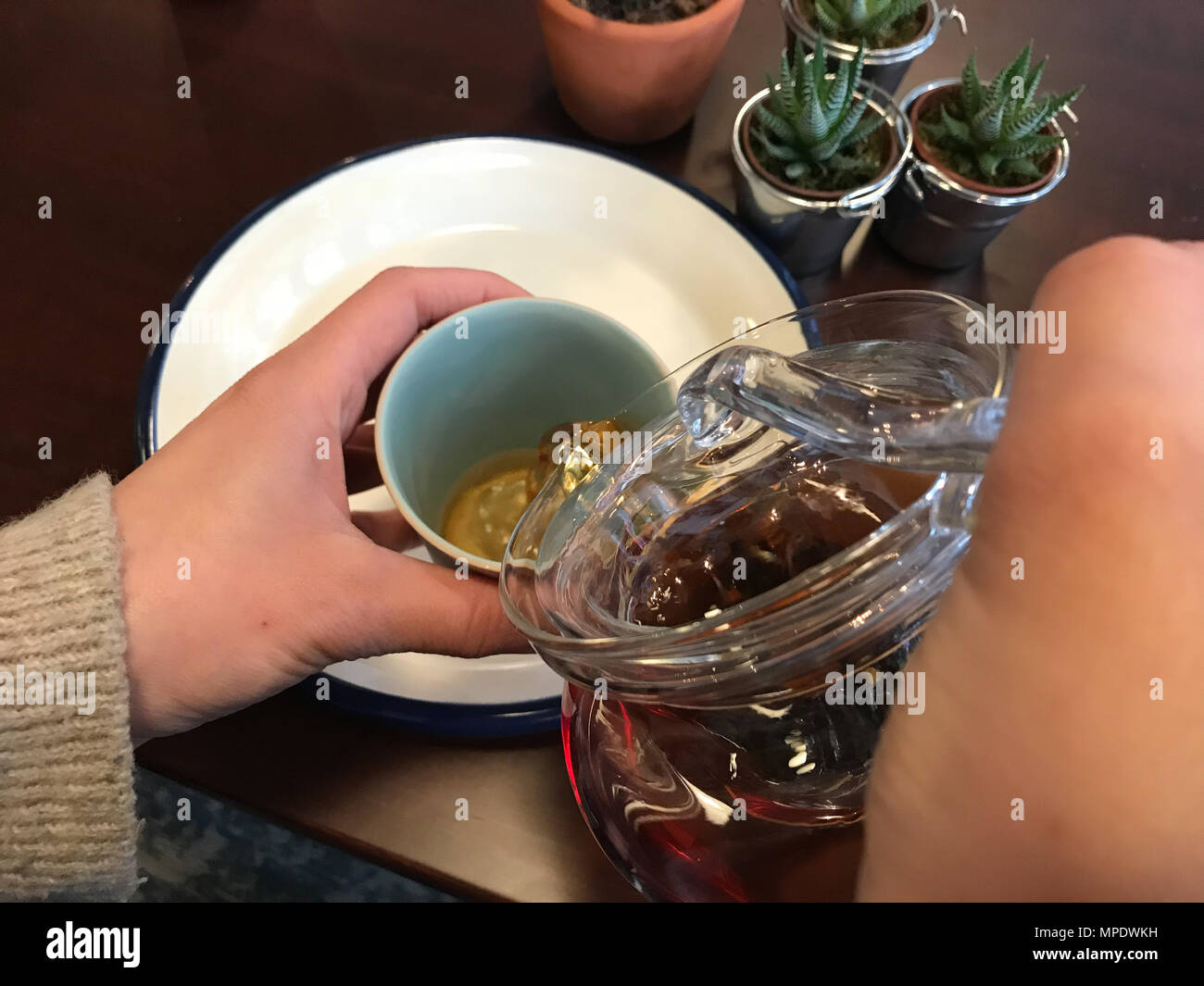 Green tea pouring in glass hi-res stock photography and images - Alamy