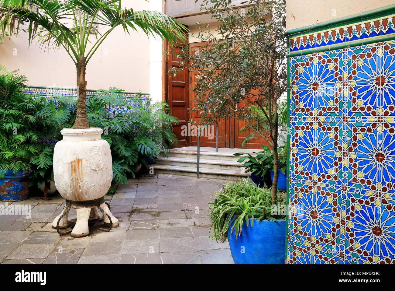 Exterior gibraltar house hi-res stock photography and images - Alamy