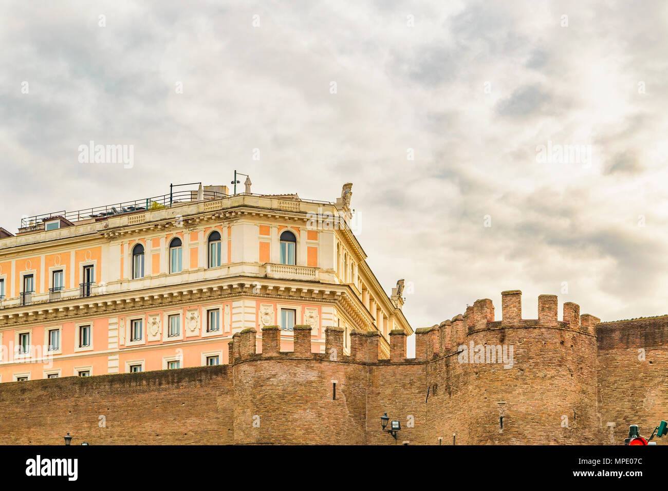 Battlement architecture hi-res stock photography and images - Alamy