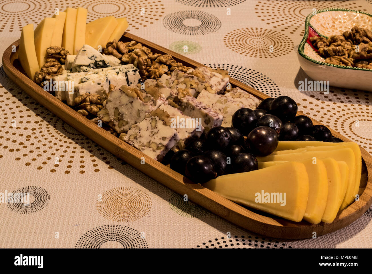 Cheese plate: Emmental, Camembert cheese, blue cheese, cheddar, grape ...