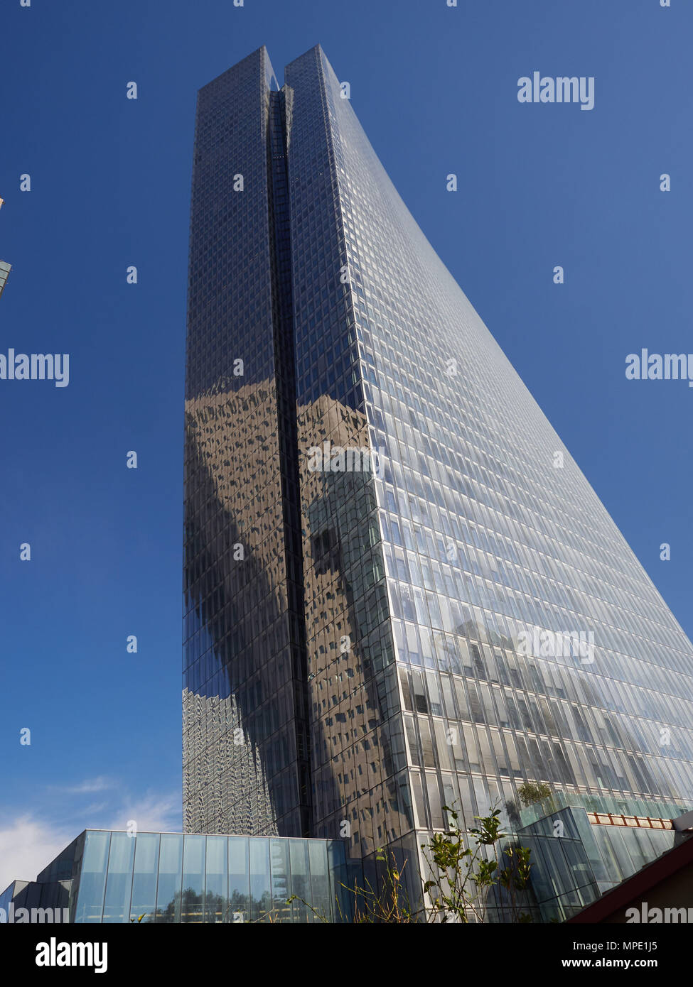 Huge wall of a skyscraper with a mirror surface in which a white ...