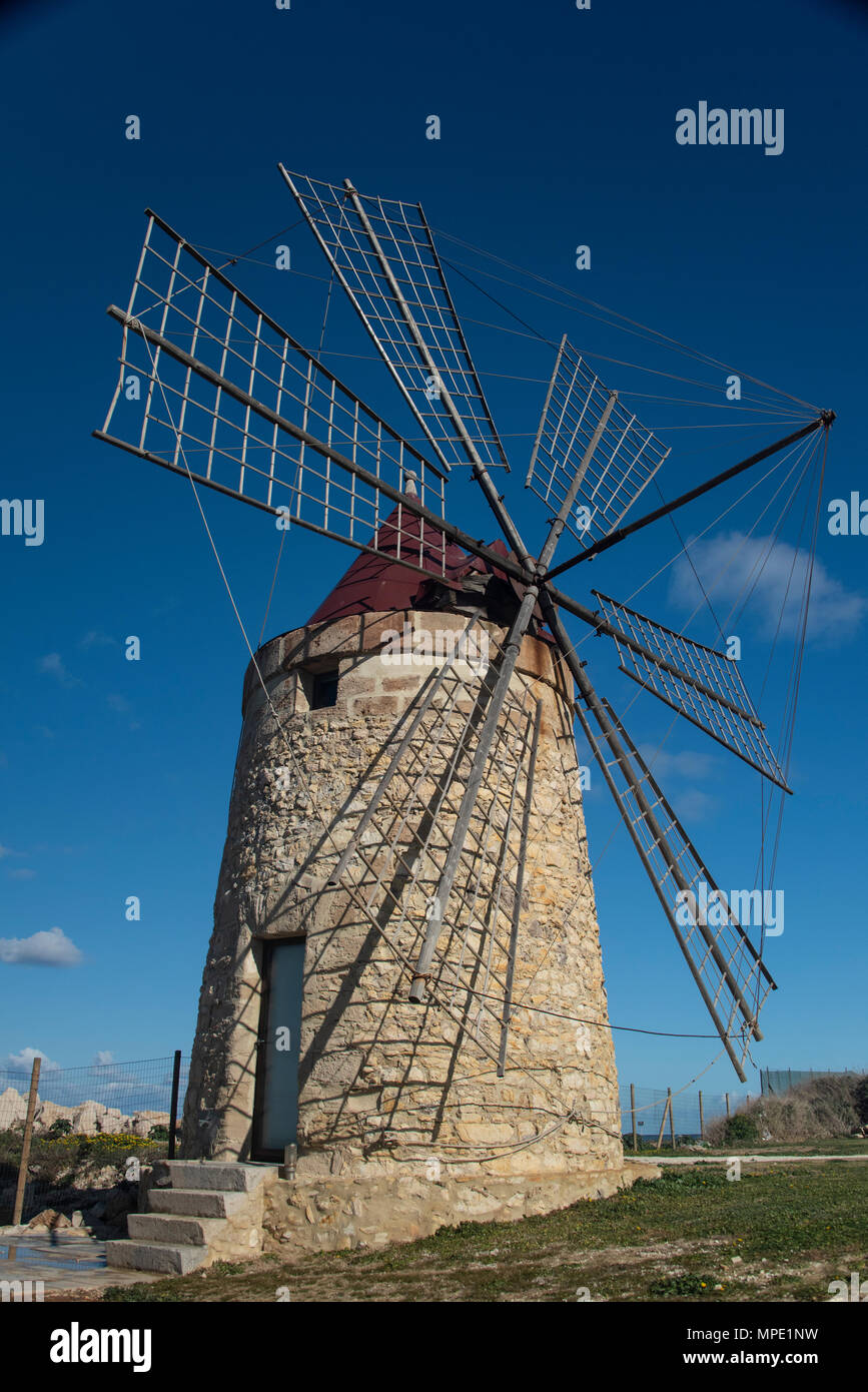 Wind mill at the Moxia salt pans, Marsala, Sicily Stock Photo - Alamy