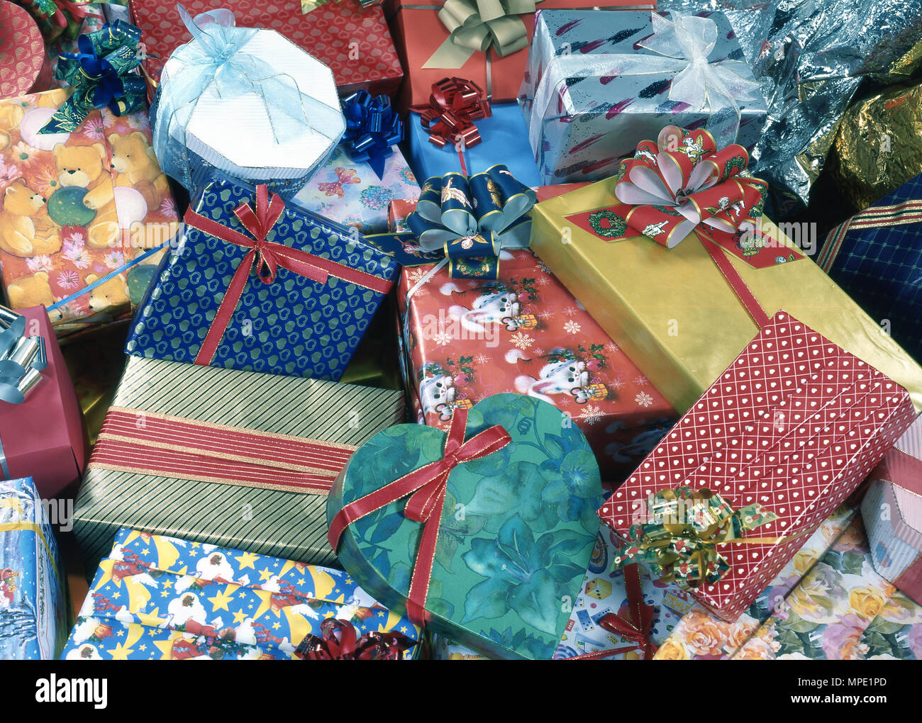 Christmas ornaments, gift boxes Stock Photo - Alamy