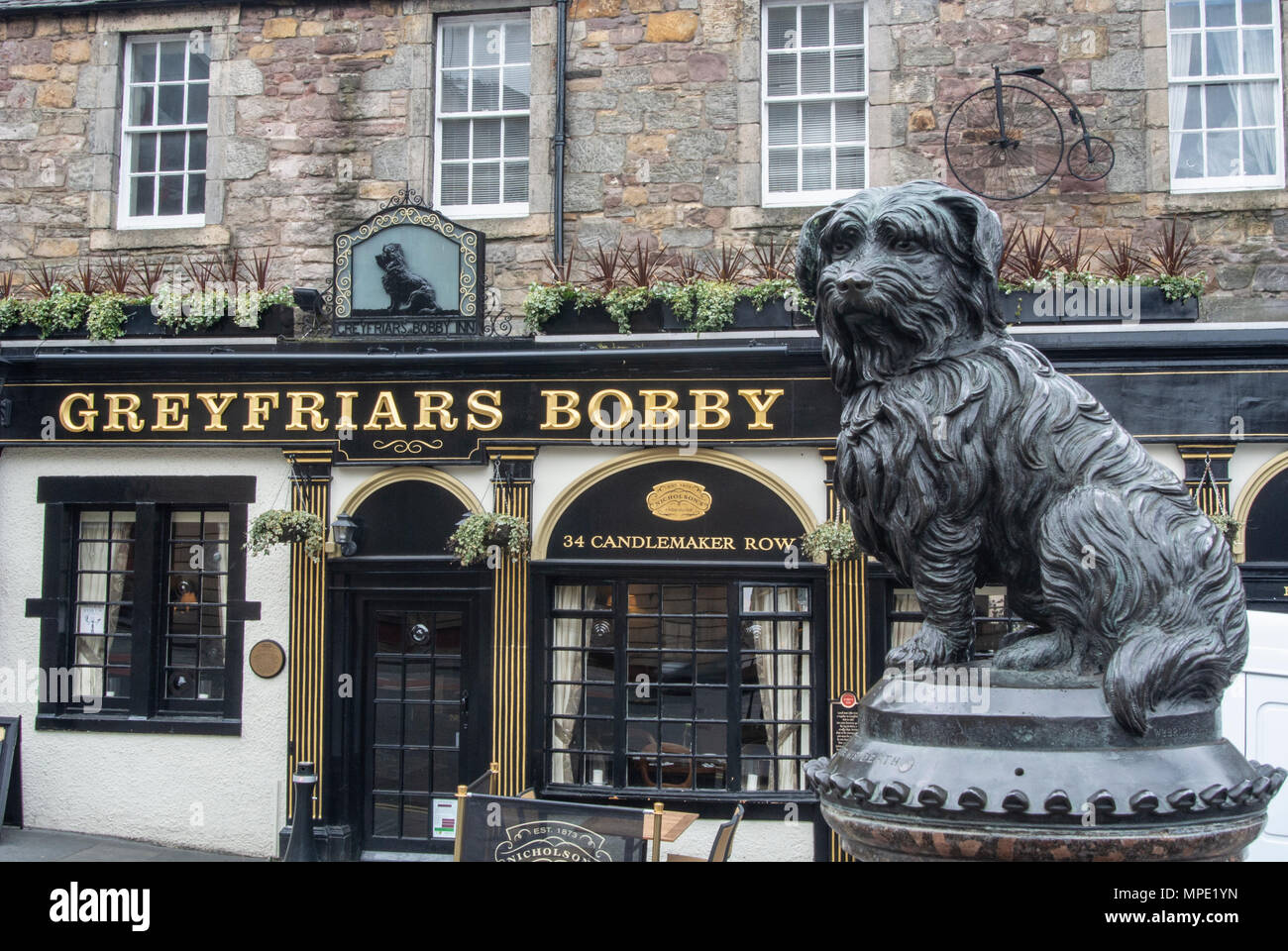 Statue of Greyfriars Bobby outside the inn of the same name, Edinburgh ...