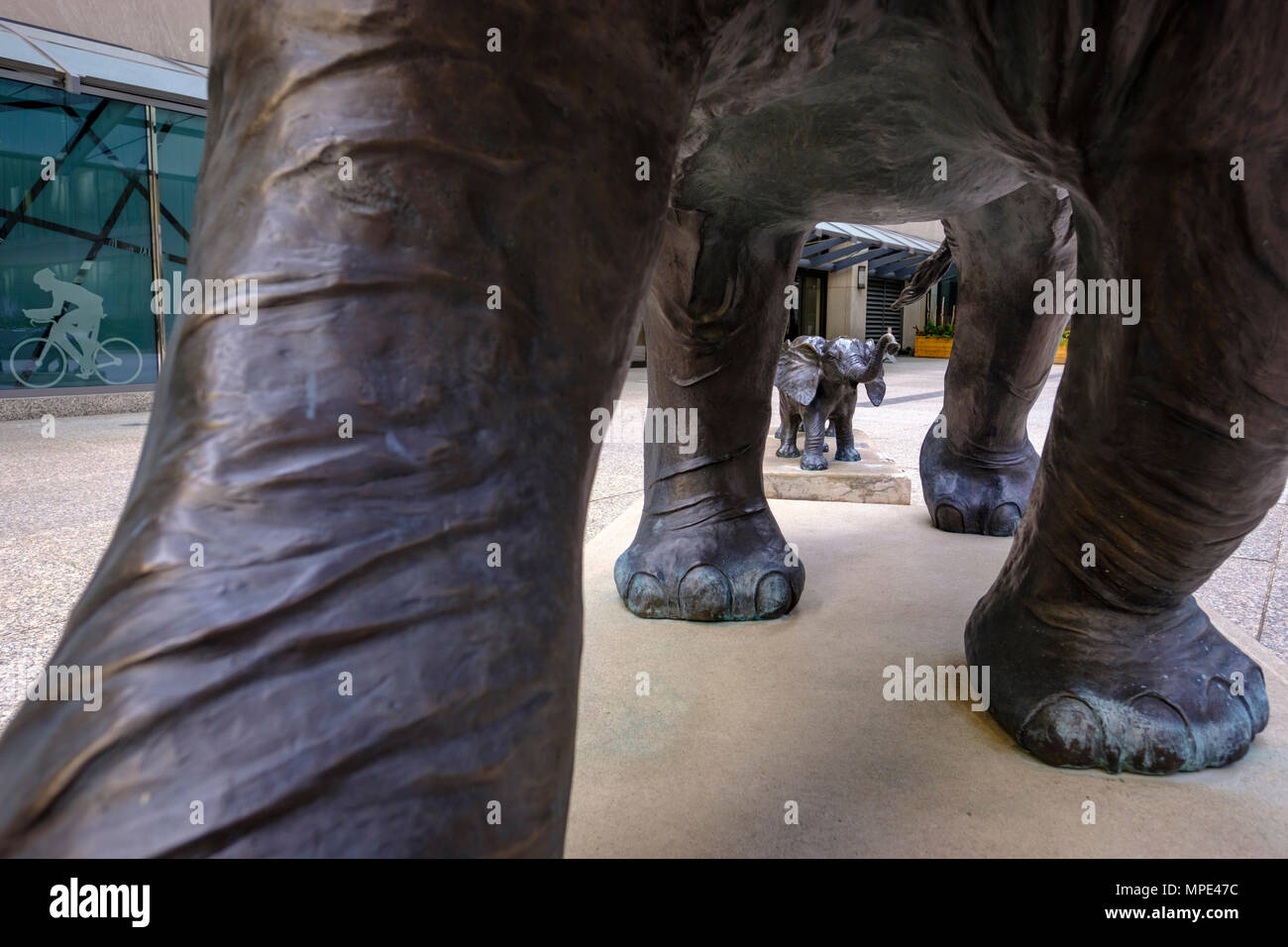 Elephants sculptures hi-res stock photography and images - Alamy