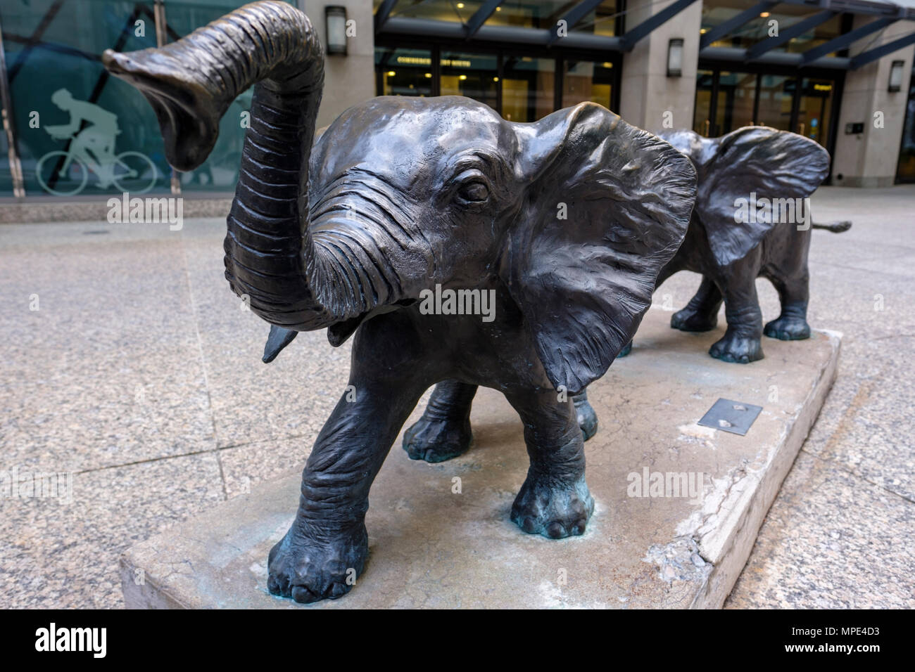 Elephant calf sculptures hi-res stock photography and images - Alamy