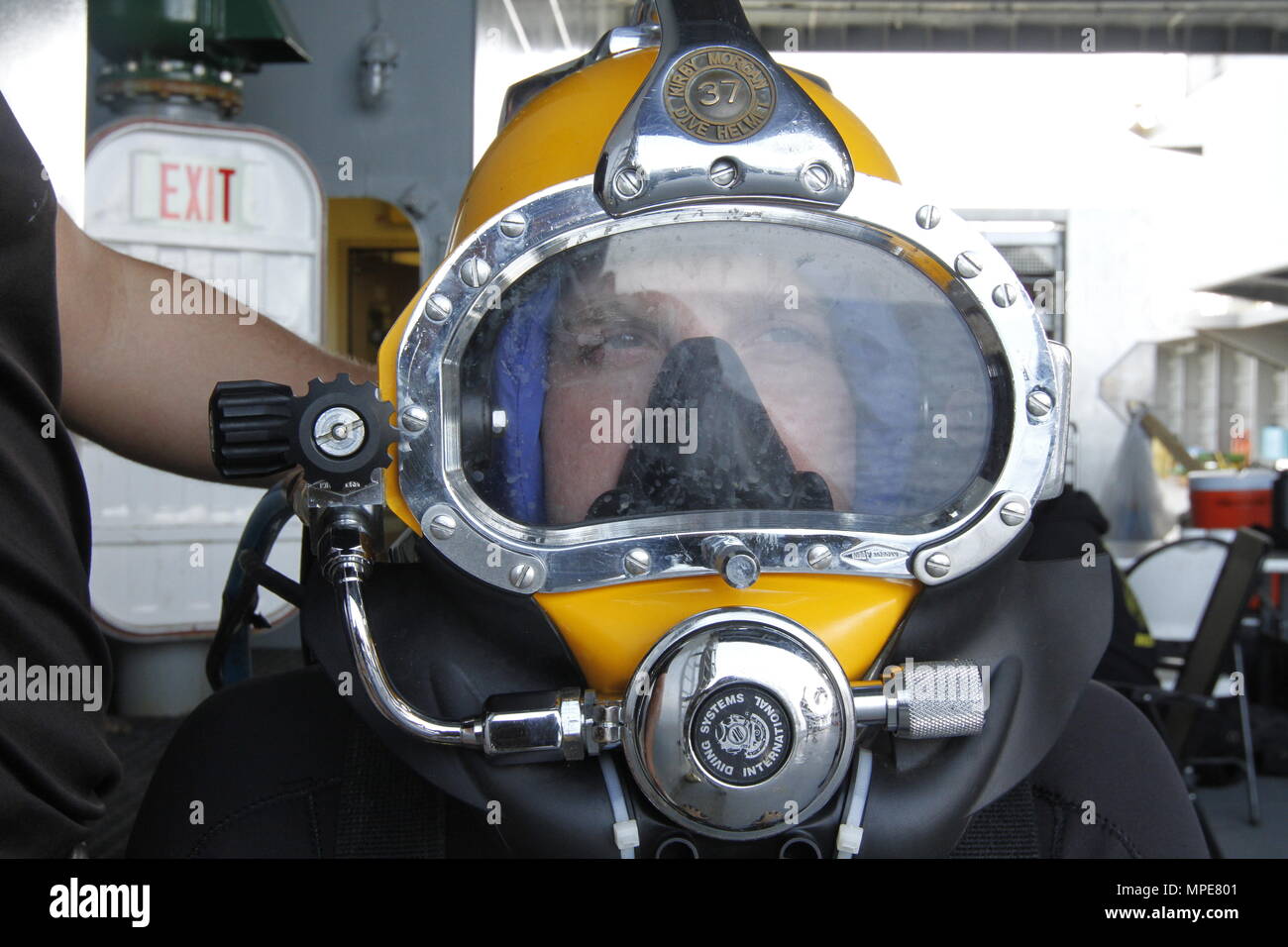 Bunker dive exercise hi-res stock photography and images - Alamy